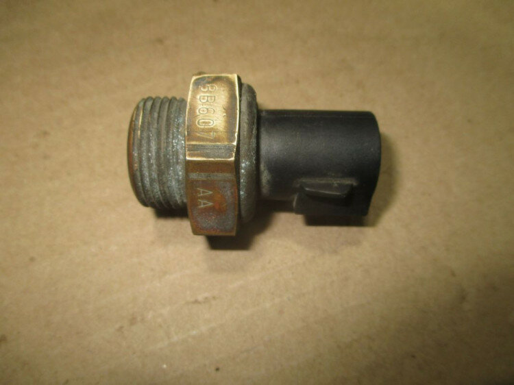 Датчик включения вентилятора 92AB8B607AA 1850137 в радиатор Форд Фокус 1 Фиеста 3