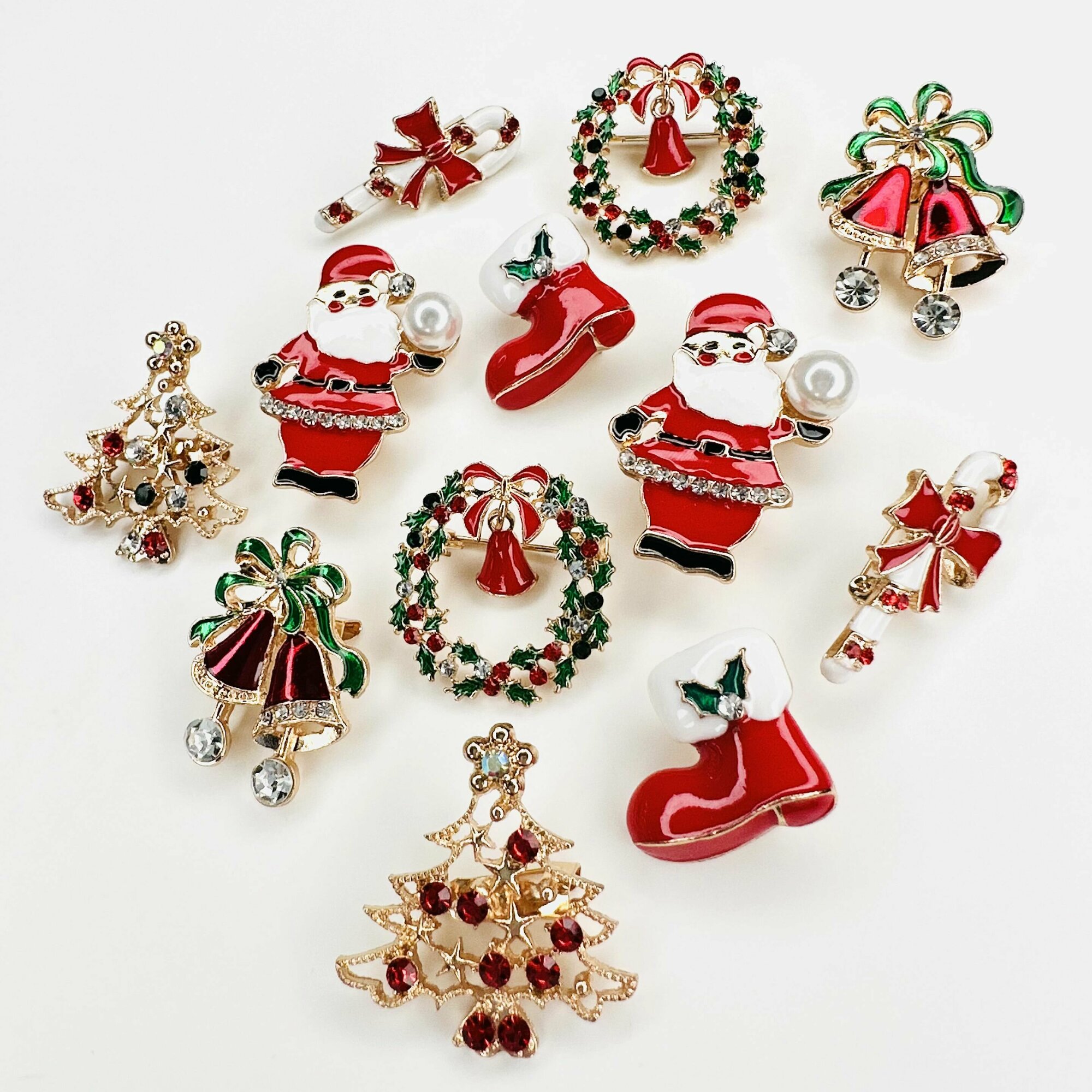 Комплект брошей