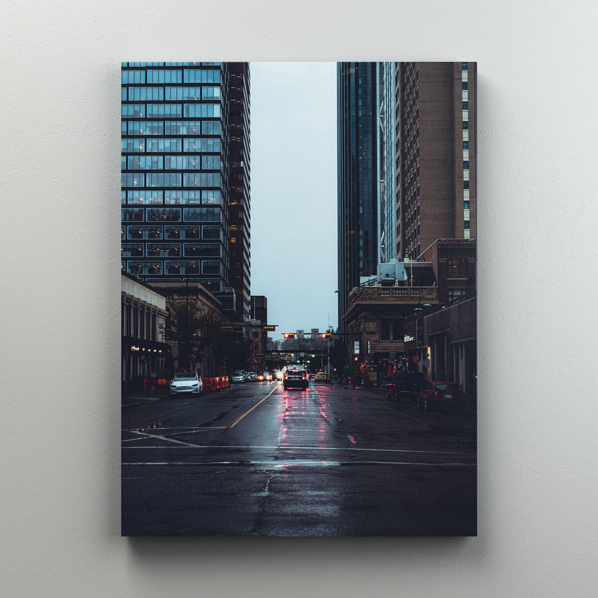 Интерьерная картина на холсте "Город после дождя" архитектура, размер 22x30 см