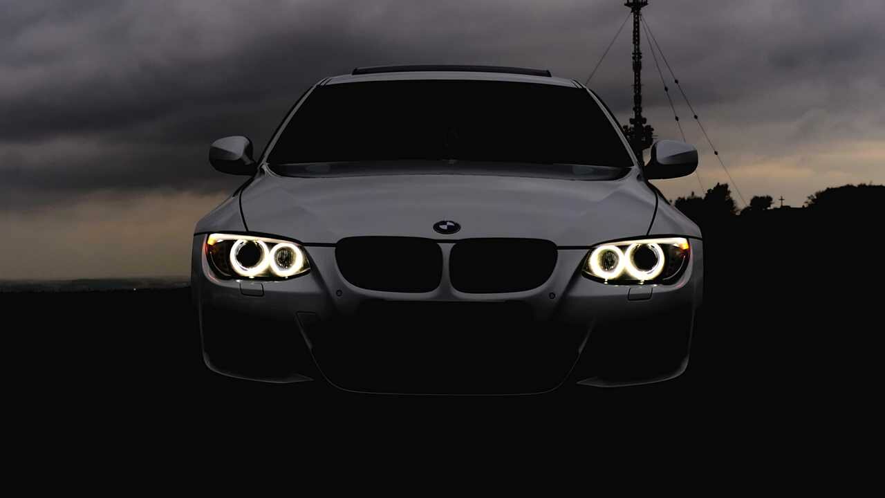 Картина на холсте 110x60 LinxOne "Бмв Bmw Облака Пасмурно Фары" интерьерная для дома / на стену / на кухню / с подрамником