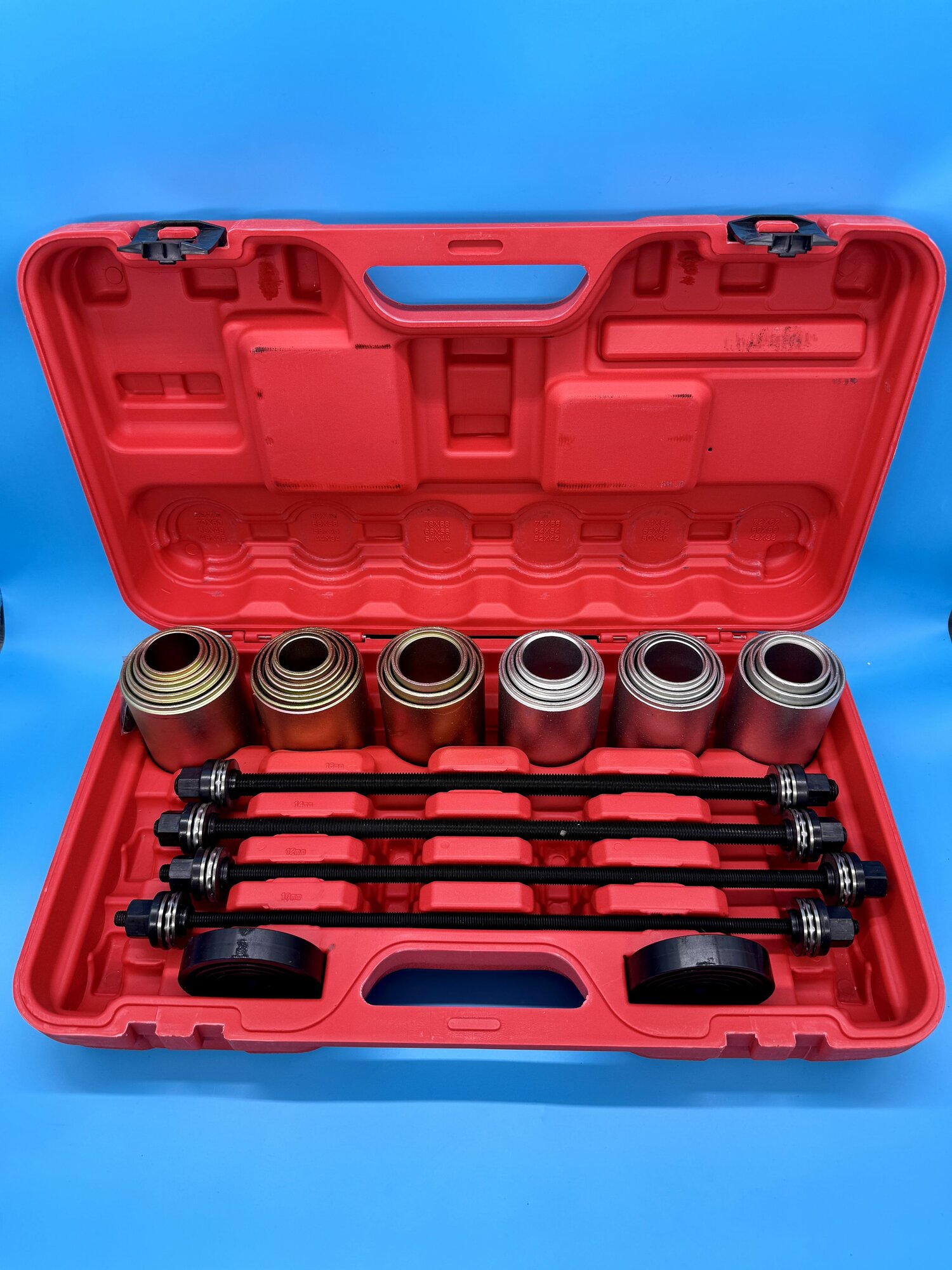 Универсальный набор оправок для выпрессовки и запрессовки сайлентблоков, втулок, подшипников 26 предметов в кейсе
