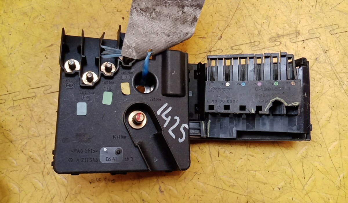 Блок предохранителей W211 E-klasse Mercedes-Benz A2115460641