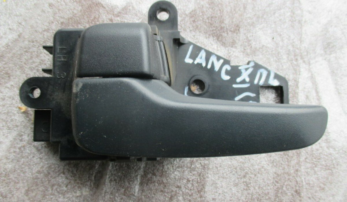 Ручка двери передней левой внутренняя Lancer (CX,CY) Mitsubishi MN105359