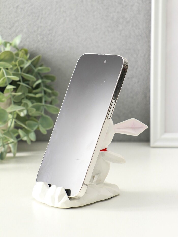 Сувенир полистоун подставка для телефона "Зайка с шейным красным платком" 6,5х9х8,5 см