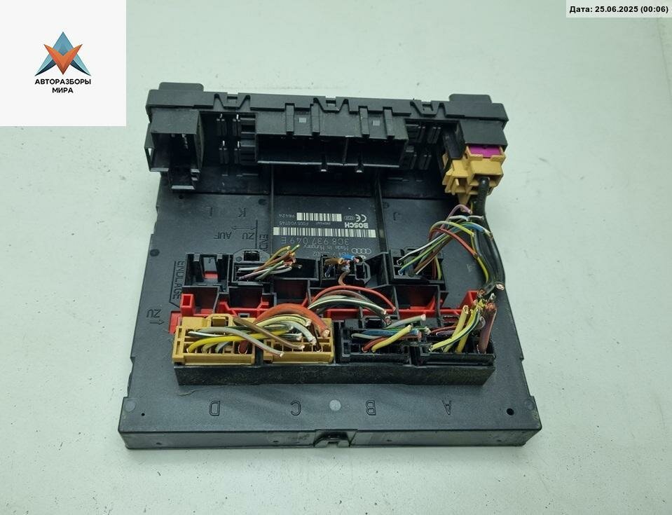 Блок реле Volkswagen Caddy 3 2009 3C8937059E