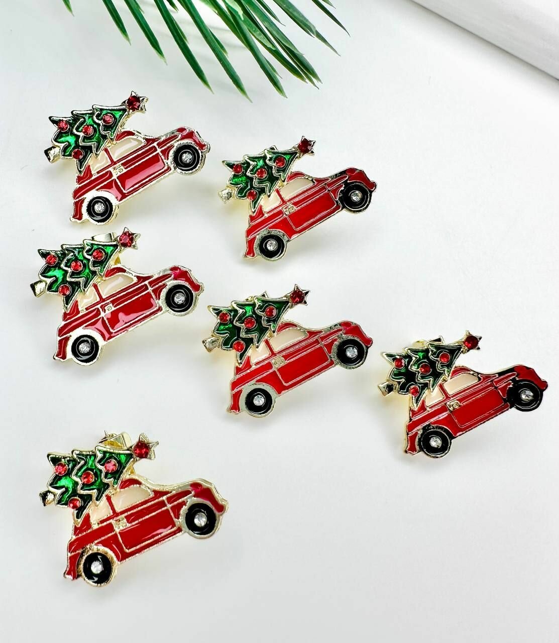 Комплект брошей