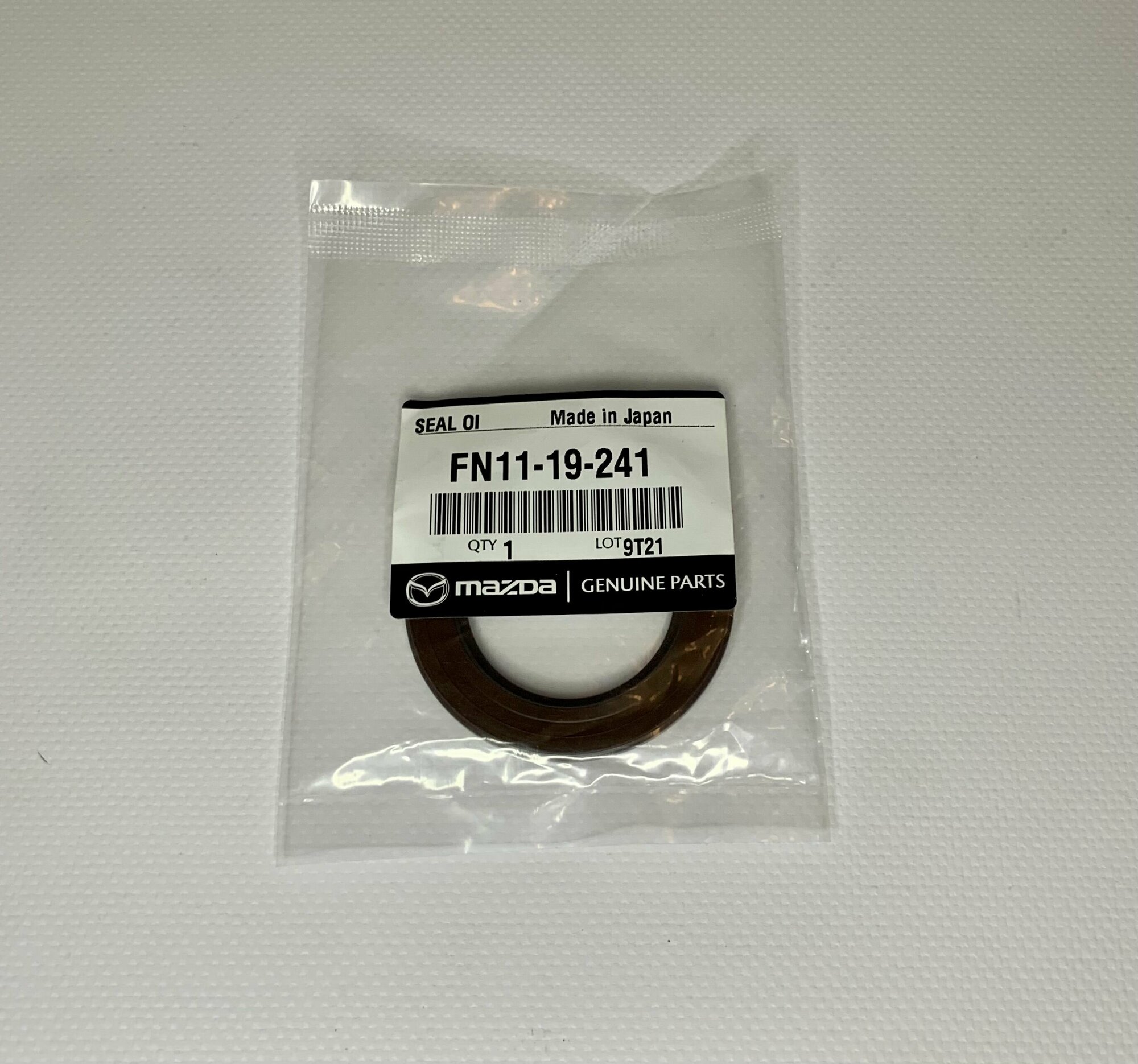 Сальник гидротрансформатора на Mazda FN11-19-241