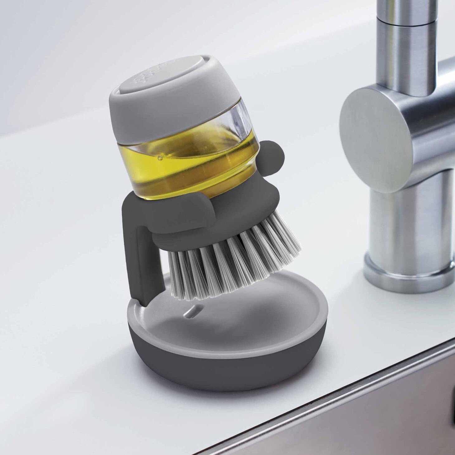 Щетка с дозатором моющего средства Серая 85005