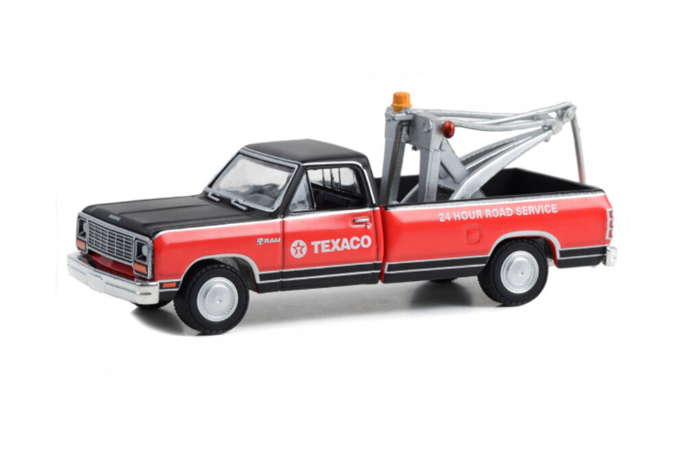 Модель коллекционная GREENLIGHT Dodge ram D-100 royal se эвакуатор "texaco" 1983 red/black (длина модели 6-10 см)