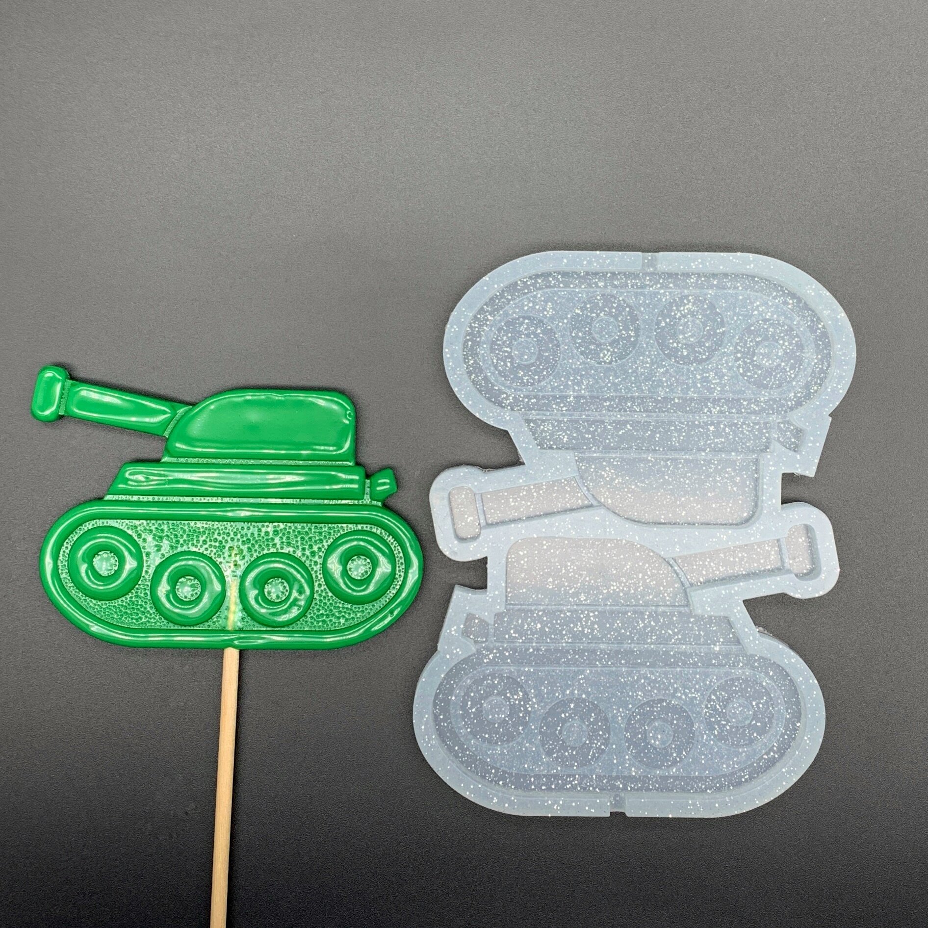 Силиконовая форма молд для леденцов и шоколада Танк