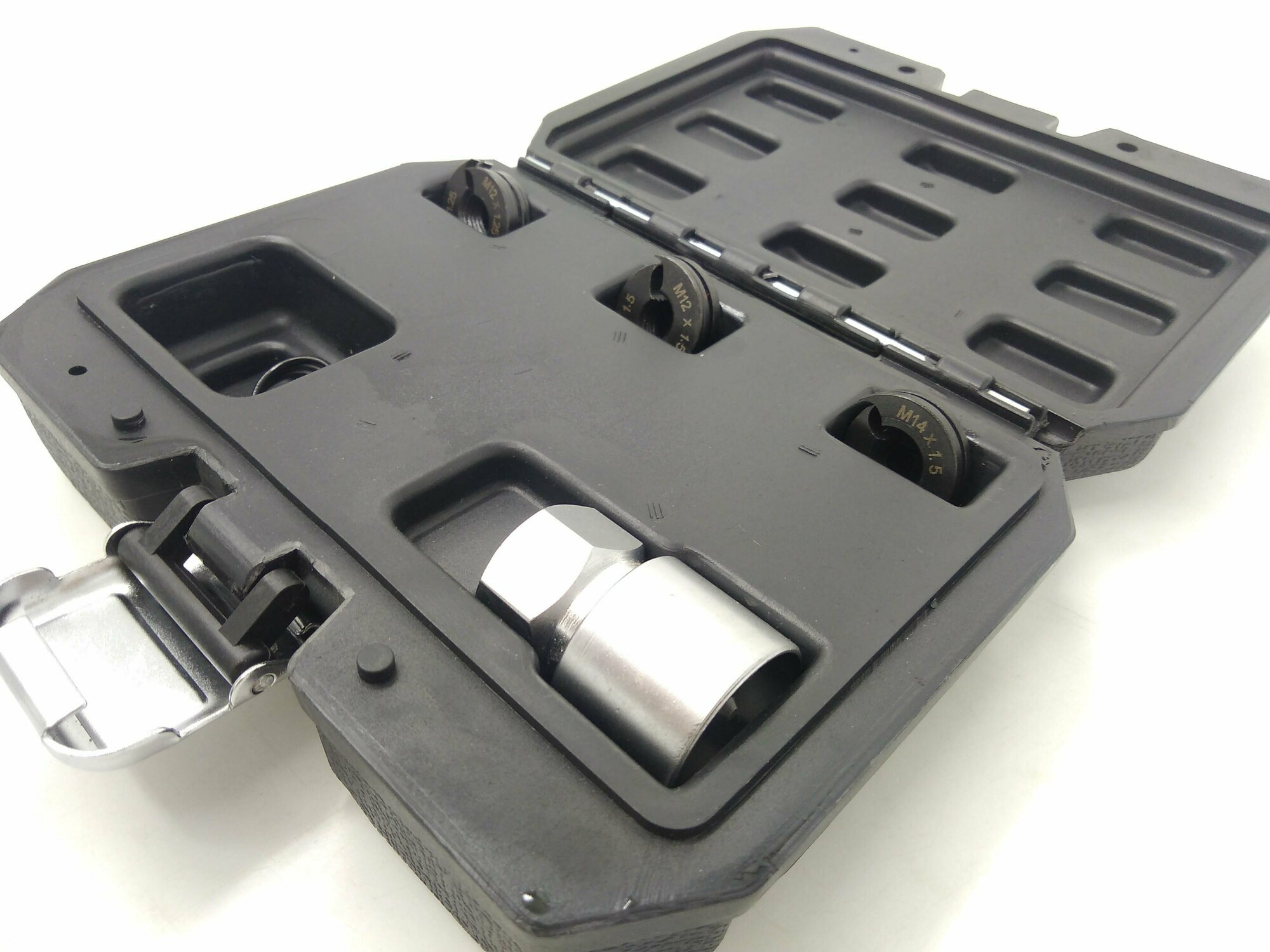 Набор для восстановления резьбы колесных болтов АвтоDело 4 предмета