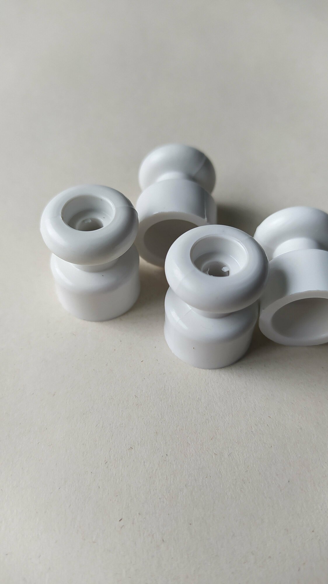 Изолятор проводов 19 мм (20 шт)