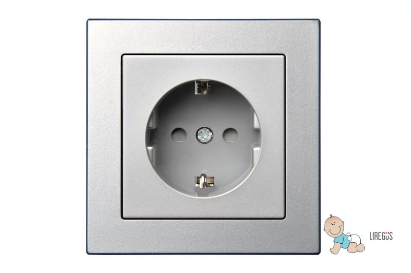 LIREGUS Розетка с Заземлением и Шторками без Винтовой Контакт Серебро LIREGUS EPSILON