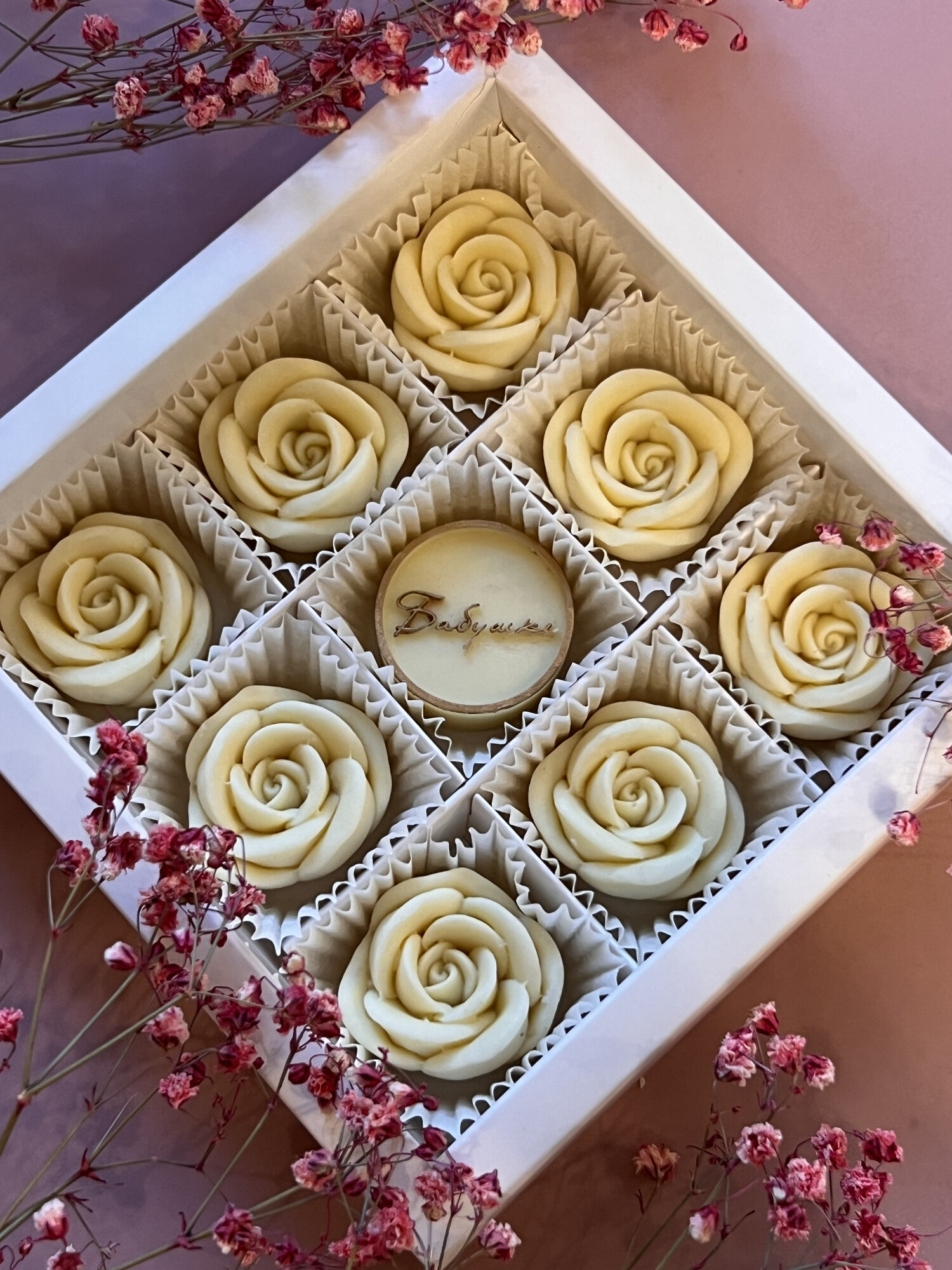 Шоколадный набор "Розы №5" - Бабушке, белый шоколад, ручная работа