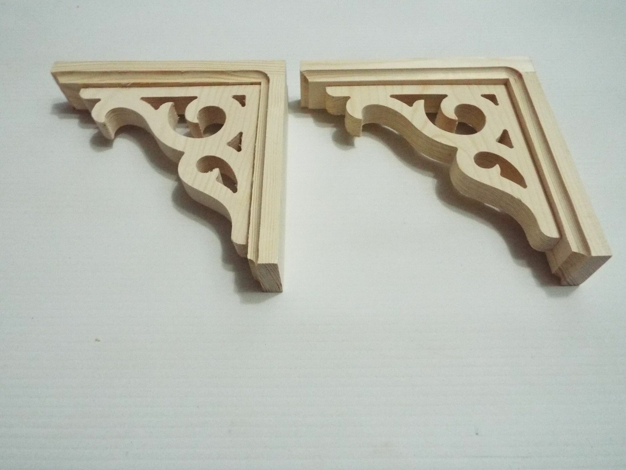 Кронштейн для полок, массив сибирской сосны, неокрашенный, (Модель2)