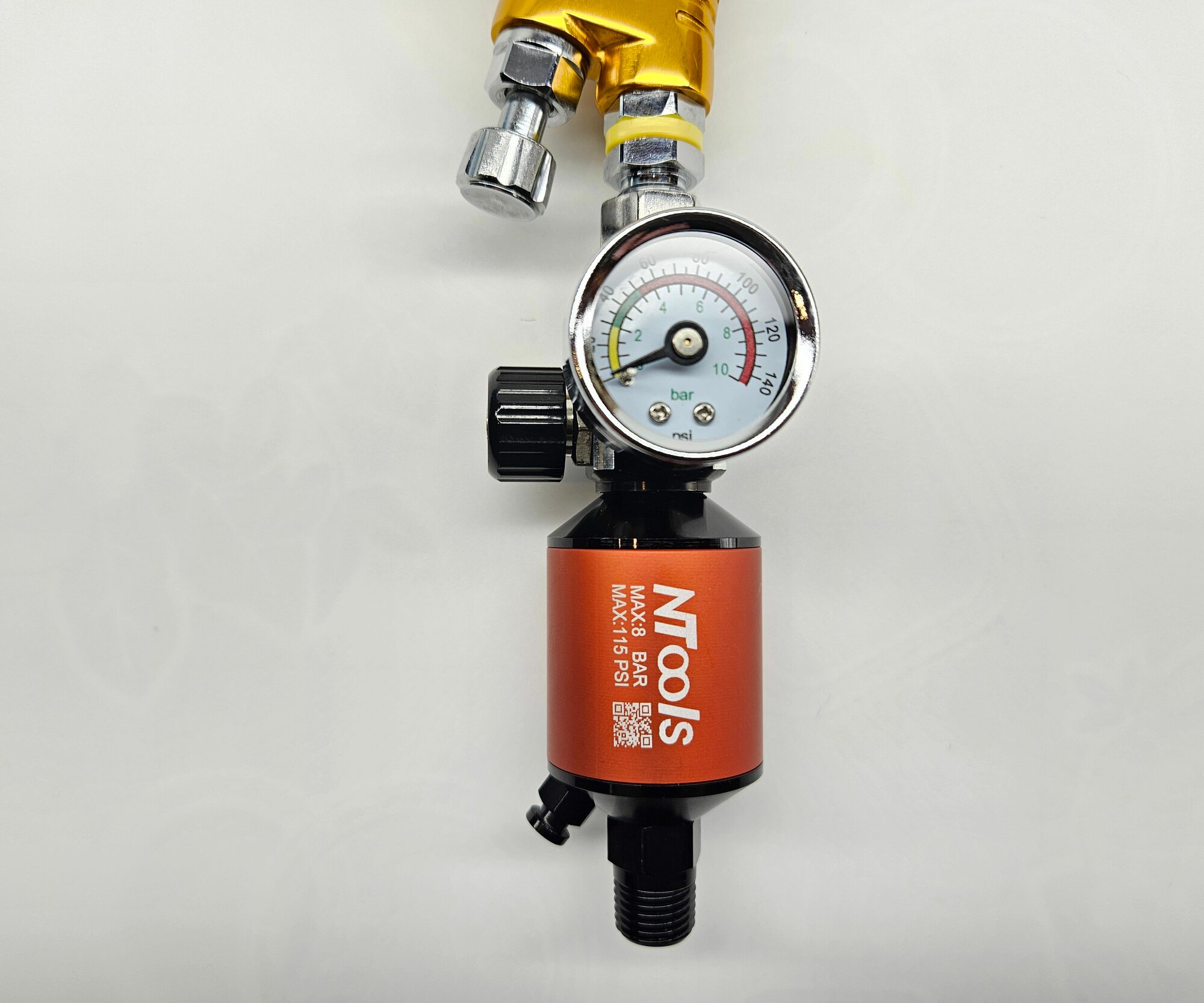 Влагоотделитель с манометром