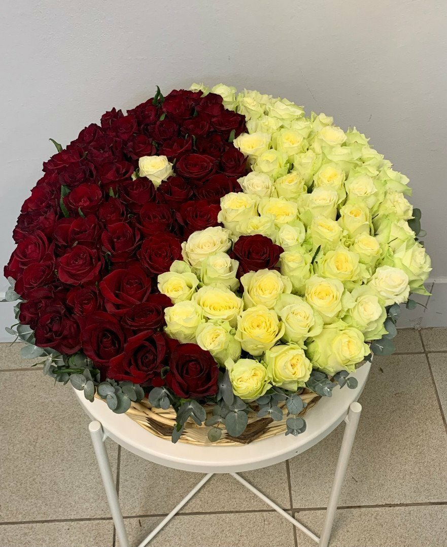 Букет из 101 розы "Ты и я"