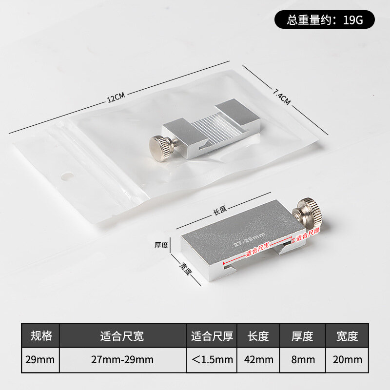 Набор для разметки в столярном деле: позиционеры синего и серебристого цвета и стальная линейка для точной разметки