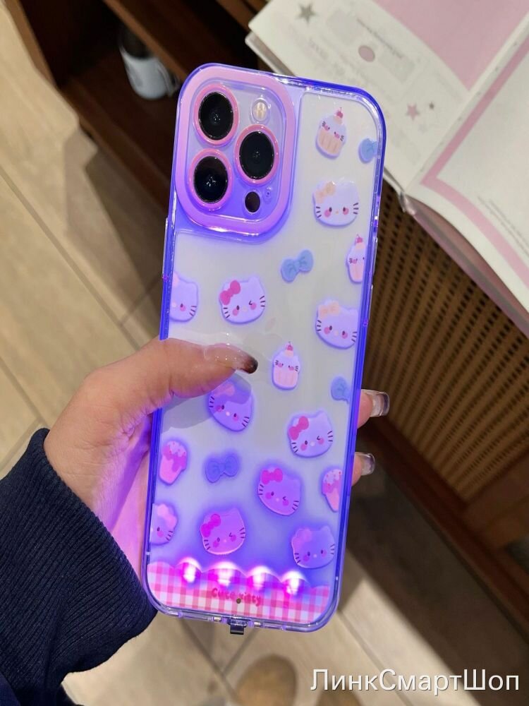Светящийся чехол для iPhone 13 Pro с图案ом Hello Kitty и голубой подсветкой - яркий аксессуар для подарка — фото 1