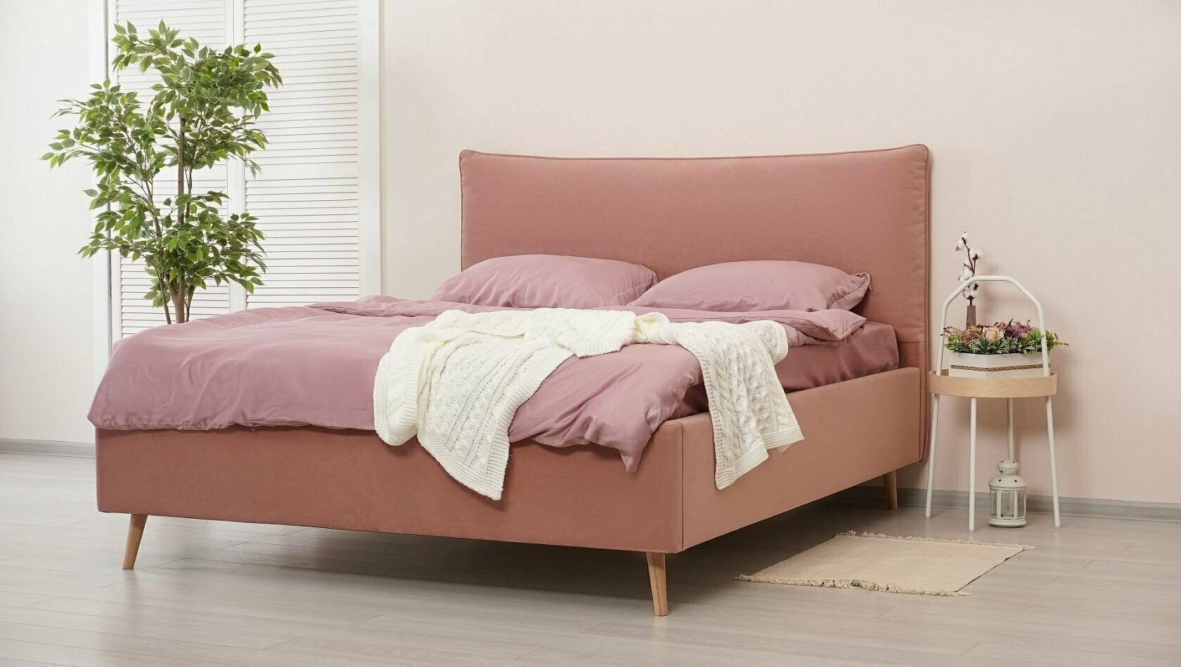 Двуспальная кровать 160х200 с подъемным механизмом, "Laima" с мягким изголовьем для дома, для спальни, ортопедическое основание, с ящиком для белья. Велюр розовый Teddy 026