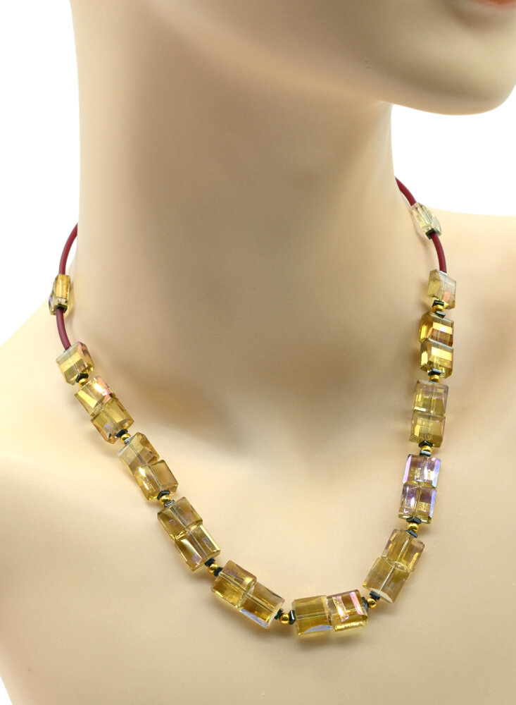 Колье, циркон