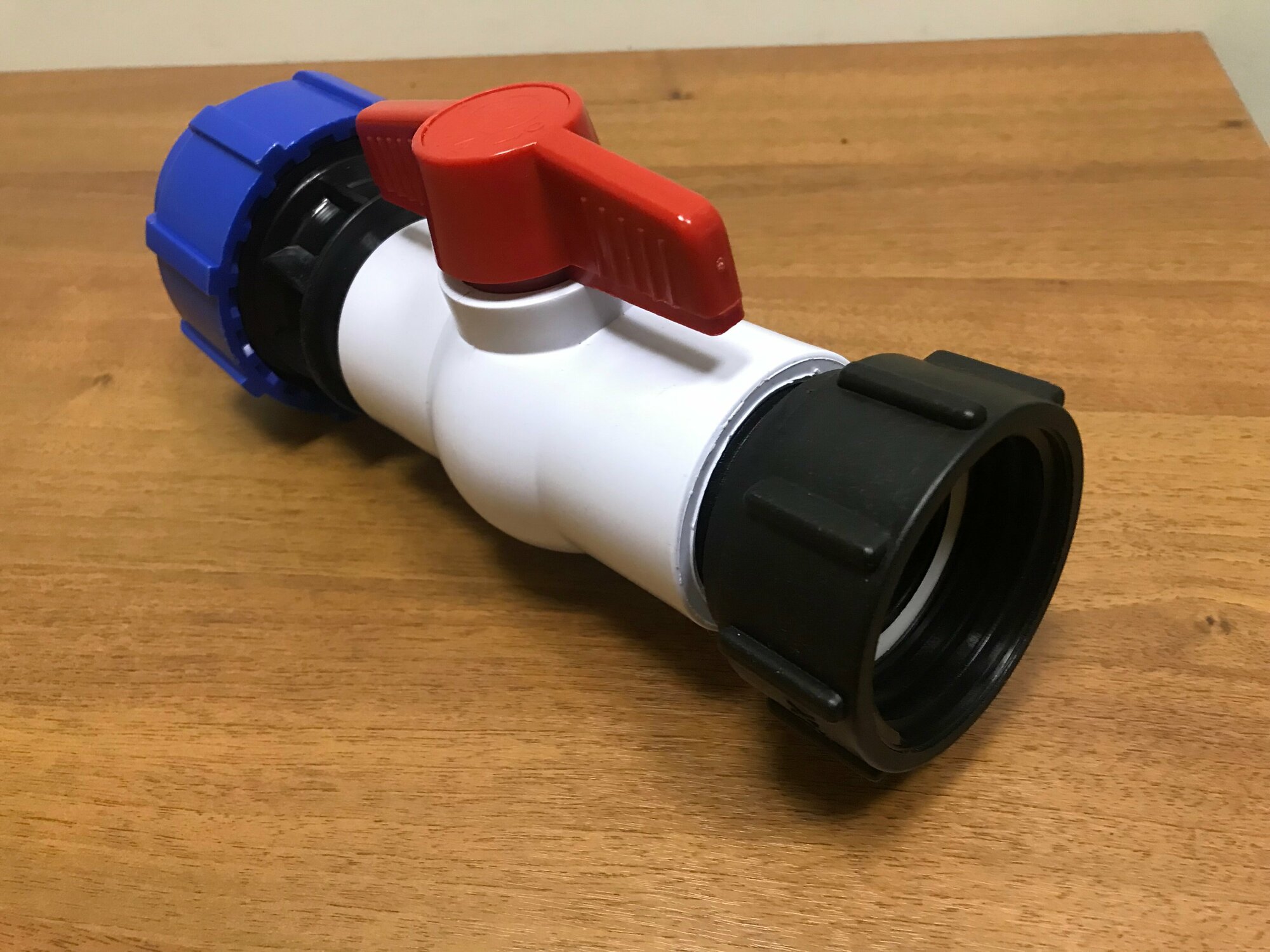 Крышка для еврокуба 60мм с краном и прямой муфтой для ПНД 40