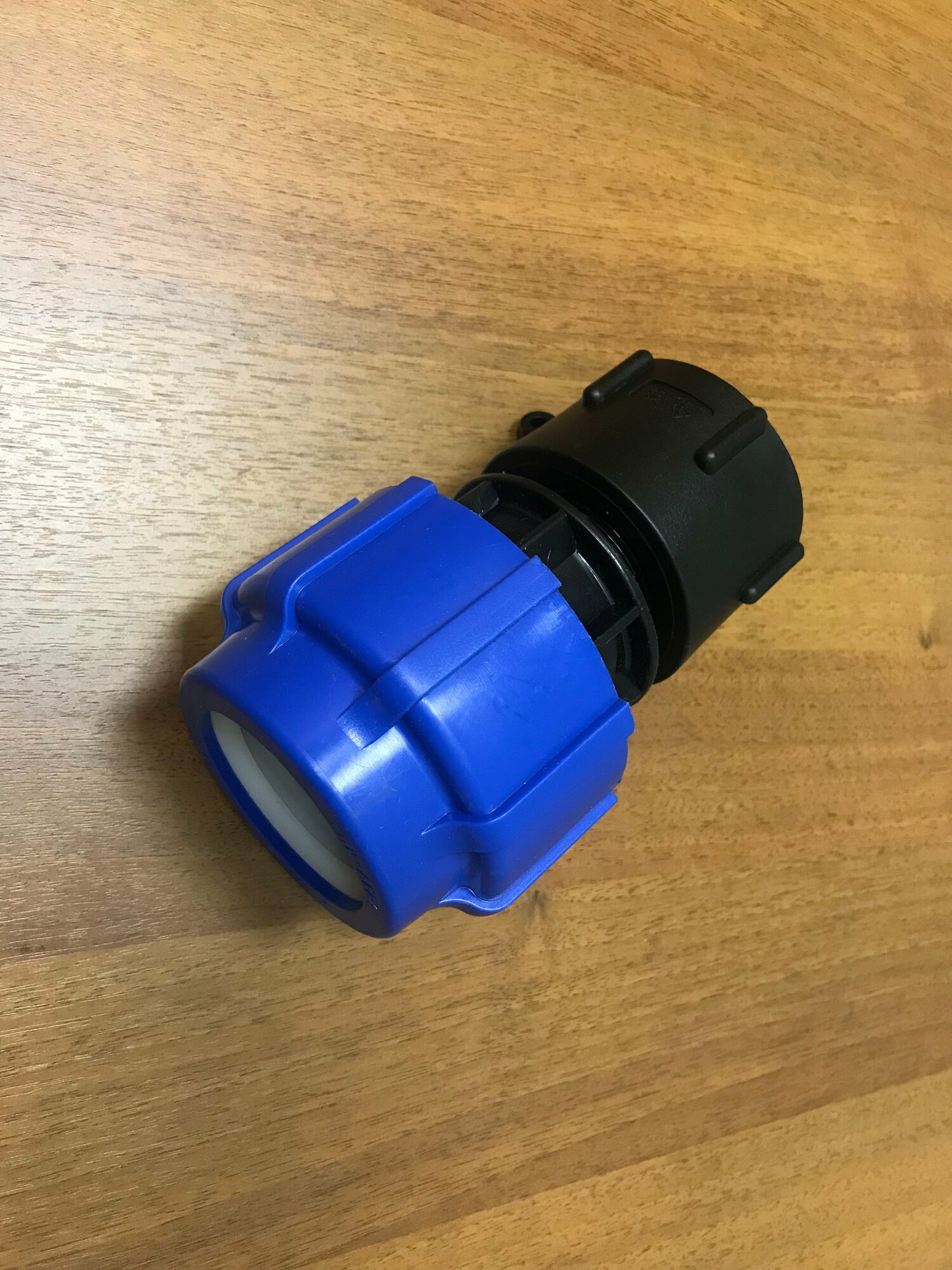 Крышка для еврокуба с внутренней резьбой 60мм и муфтой для ПНД 40