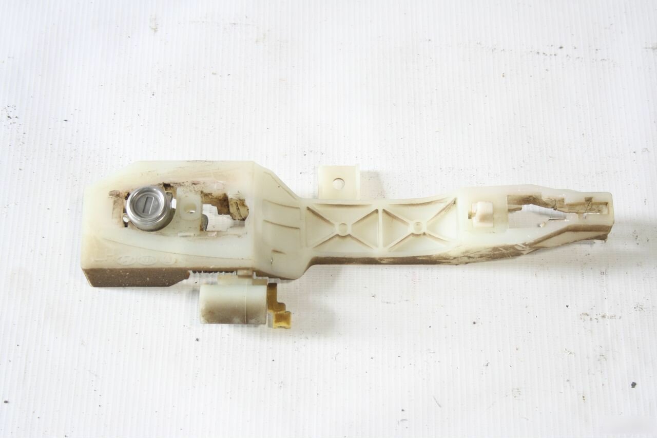 Кронштейн ручки передней левой Kia Rio 3 826554X010