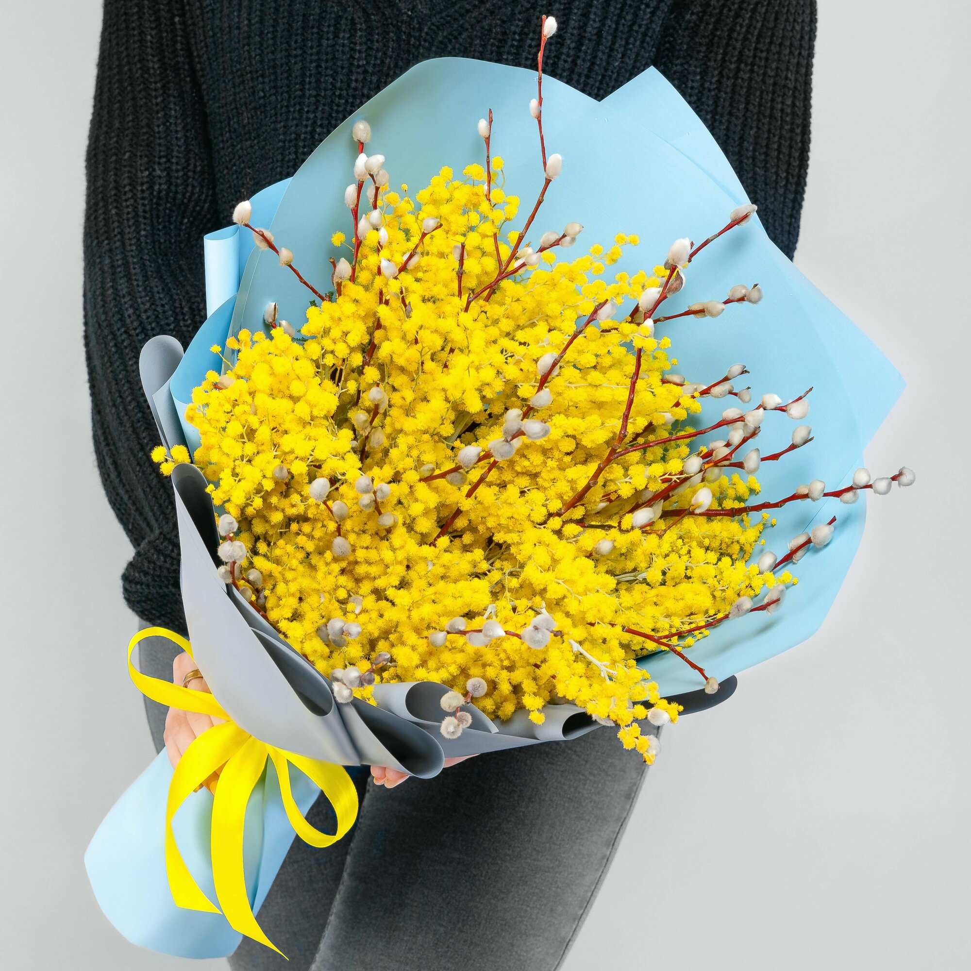 Дуо-букет Мегацвет24 "Мимоза и Верба", желтый/серебристый, дизайнерская упаковка