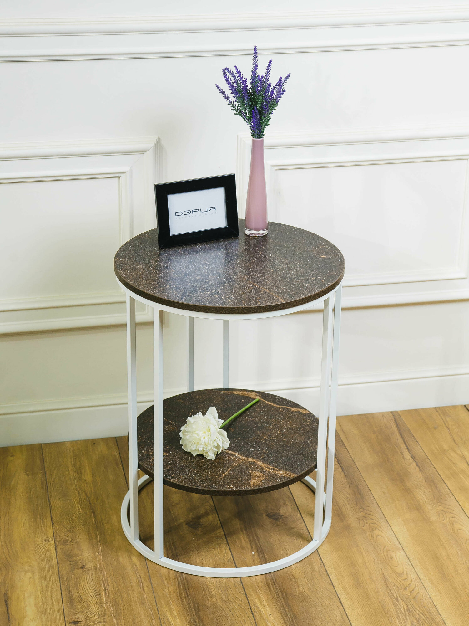 Стильный чайный столик круглый для гостиной, в офис, прихожую, спальню, в гостиницу, отель, с железной ножкой