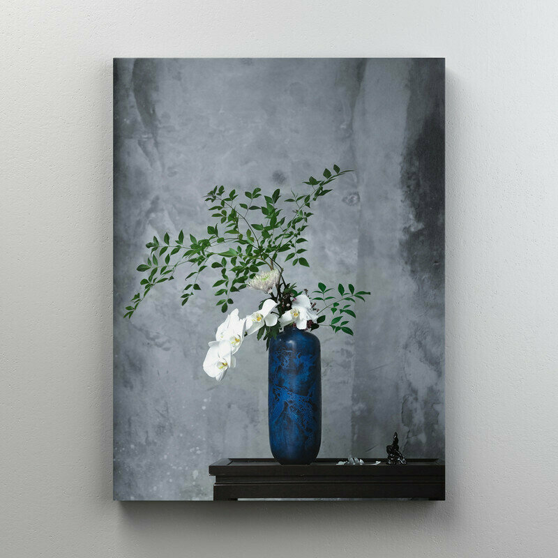 Интерьерная картина на холсте "Букет в вазе на сером фоне" размер 30x40 см
