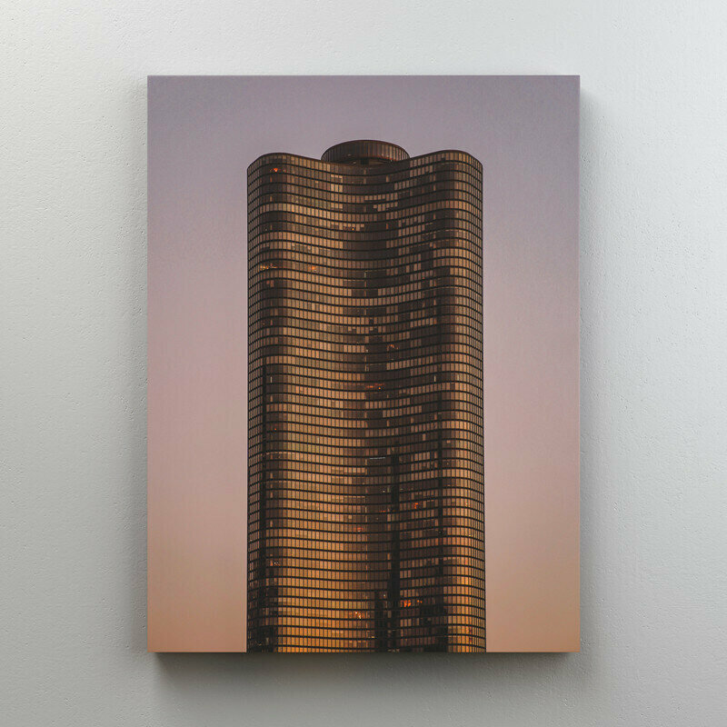 Интерьерная картина на холсте "Золотой небоскреб", размер 30x40 см