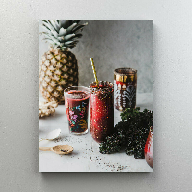 Интерьерная картина на холсте "Черничный смузи" для кухни, кафе и ресторанов, размер 22x30 см