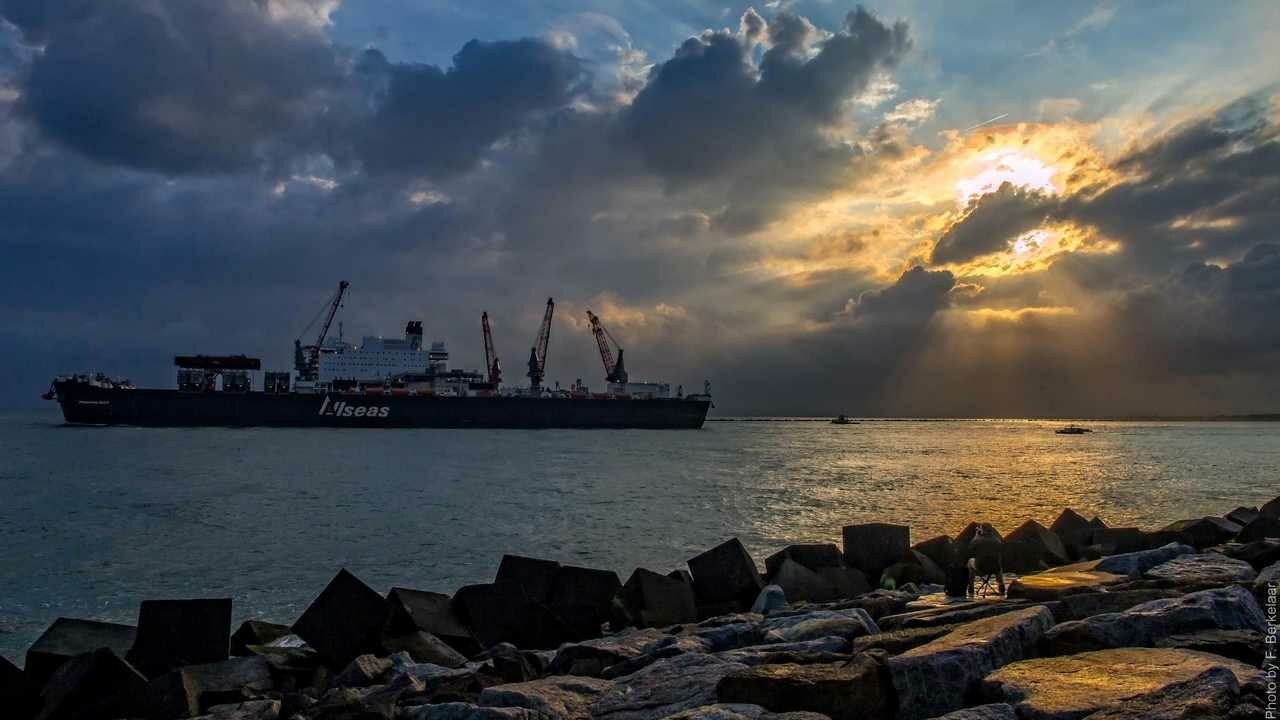 Картина на холсте 110x60 LinxOne "Корабли бесплатные изображения" интерьерная для дома / на стену / на кухню / с подрамником