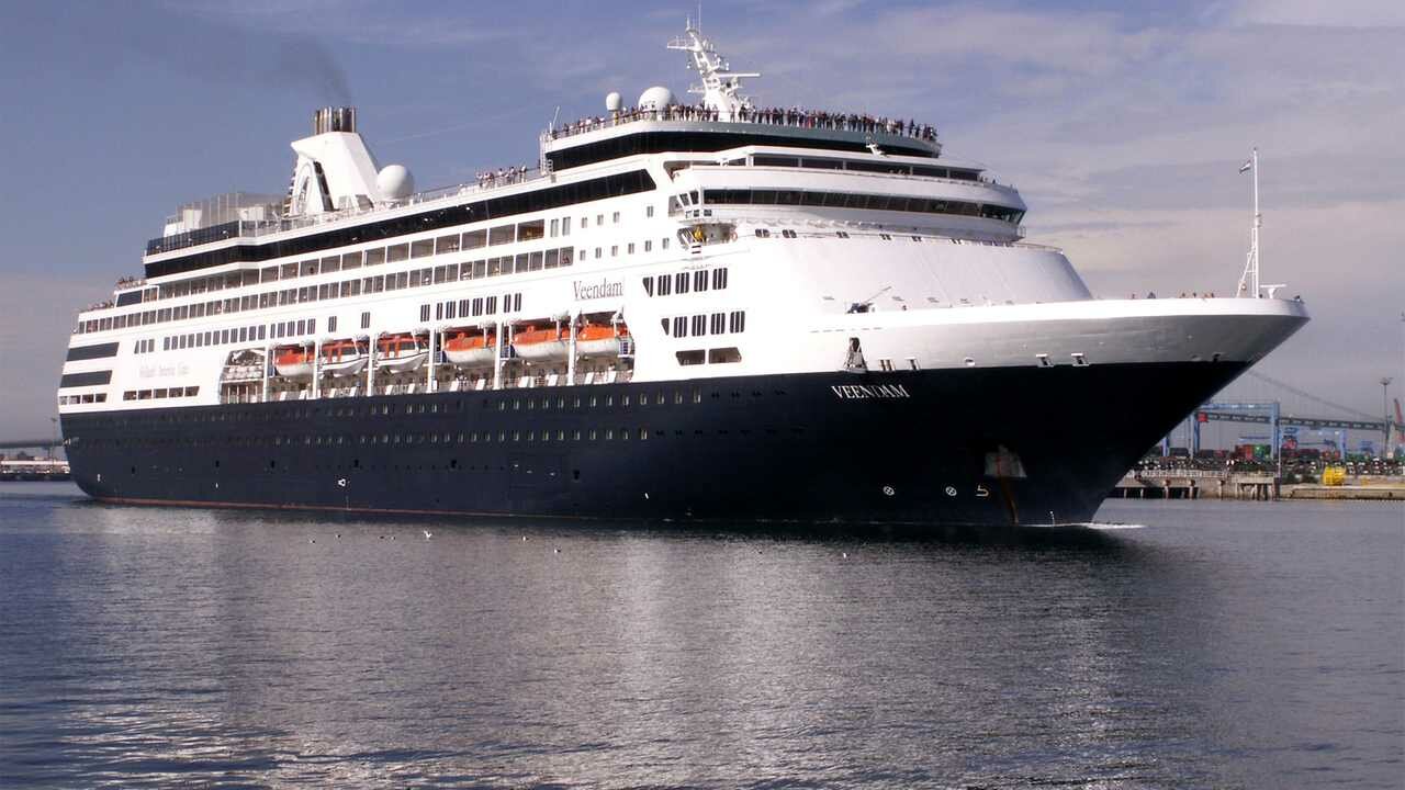 Картина на холсте 110x60 LinxOne "Море круизный лайнер корабль" интерьерная для дома / на стену / на кухню / с подрамником