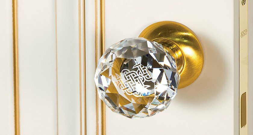 Дверная ручка Onyx Krystal Premium B6020 CL SG с оберегом