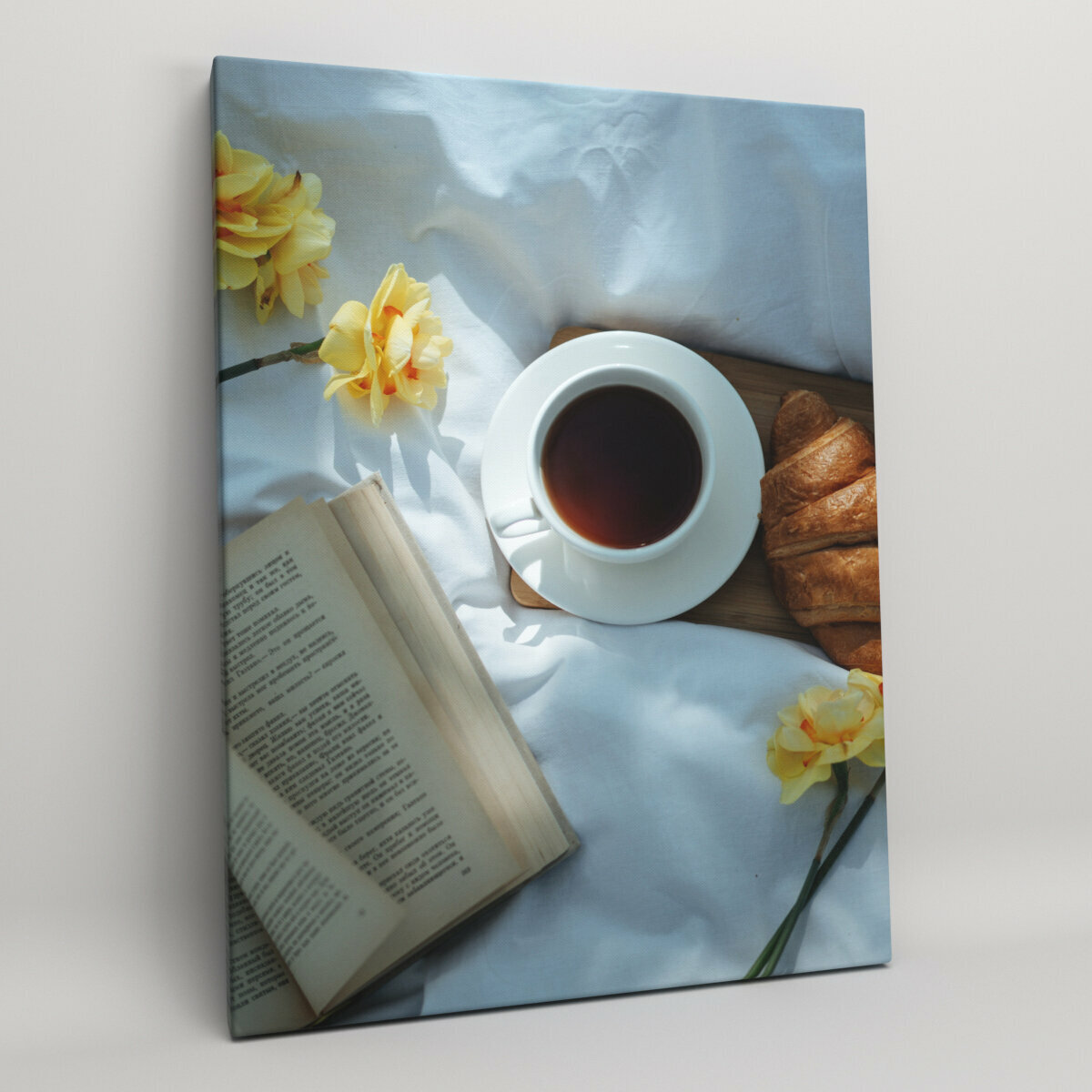 Картина на холсте (интерьерный постер) "Натюрморт- чашка кофе и книга", с деревянным подрамником, размер 45x60 см