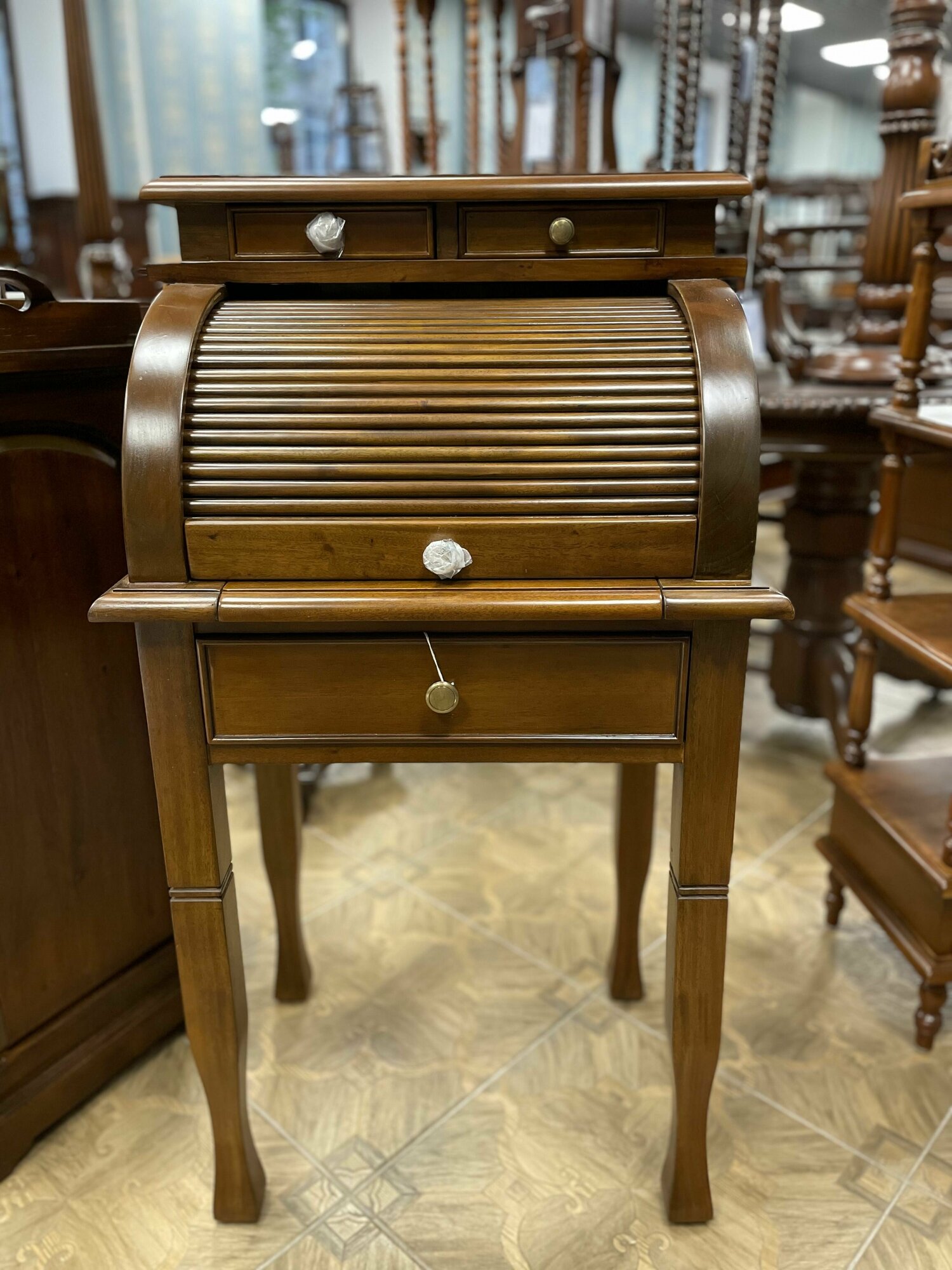 Стол бюро BDD 82 Индонезия из массива красного дерева 100х55х41см