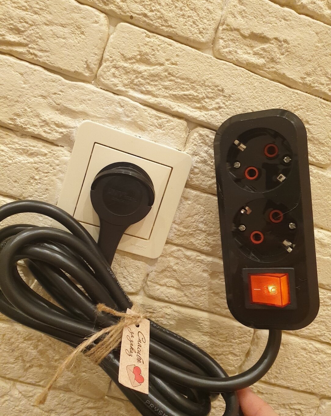 Удлинитель электрический 2 розетки с выключателем 3 метра с плоской вилкой