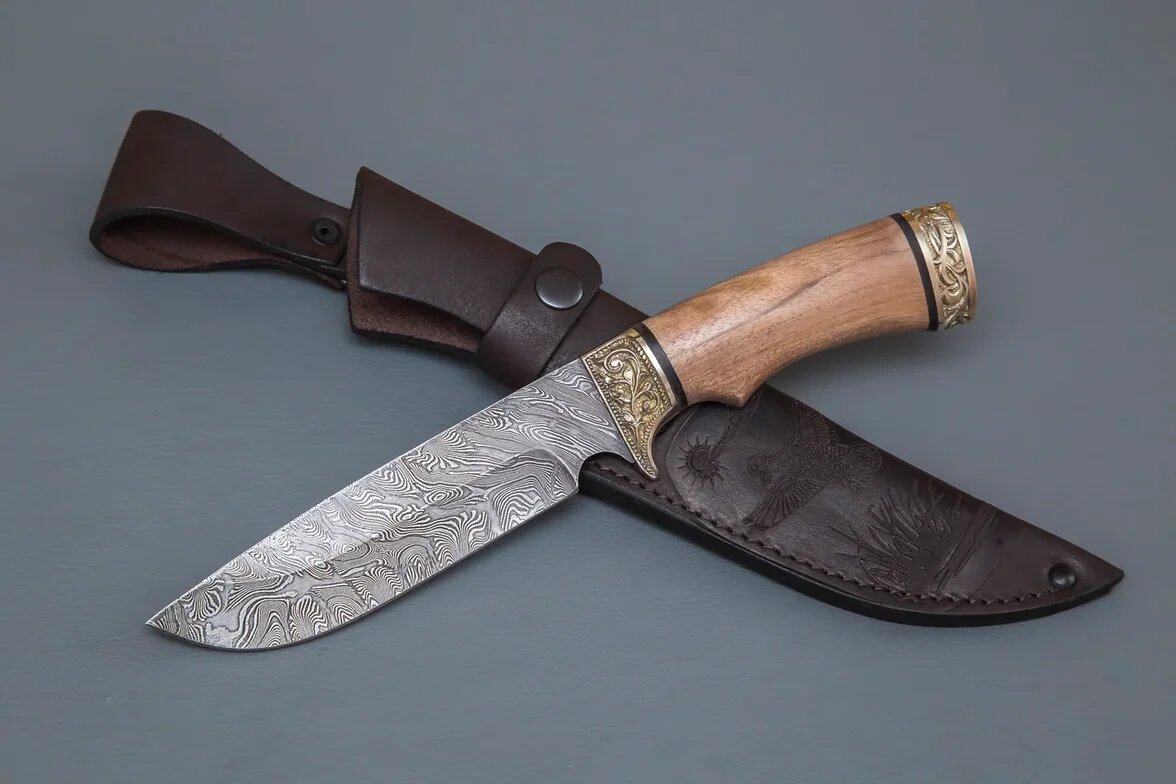 Нож из дамасской стали «Лорд», рукоять литье мельхиор, ореховый кап