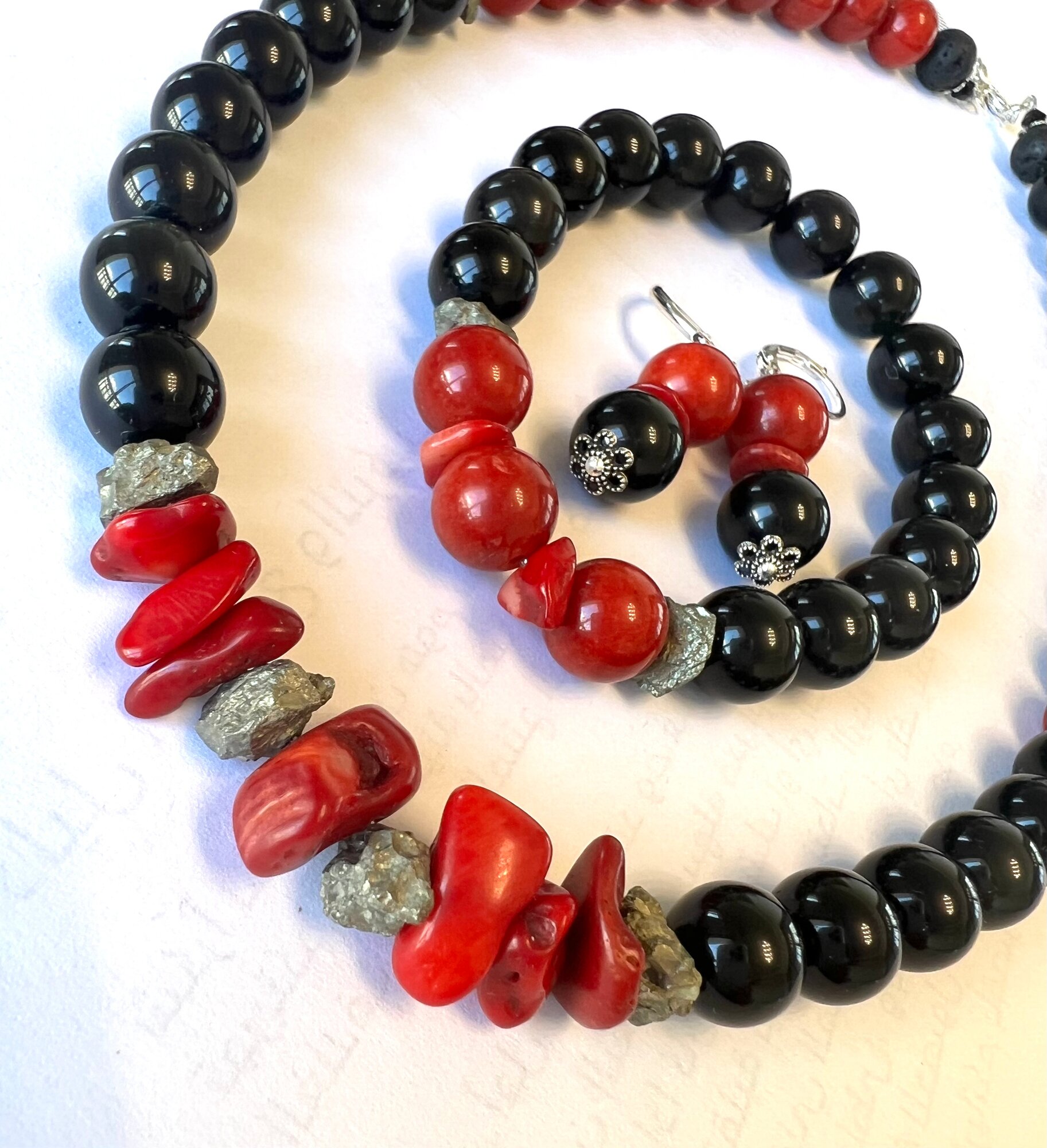 Комплект бижутерии: браслет, колье, серьги, пирит