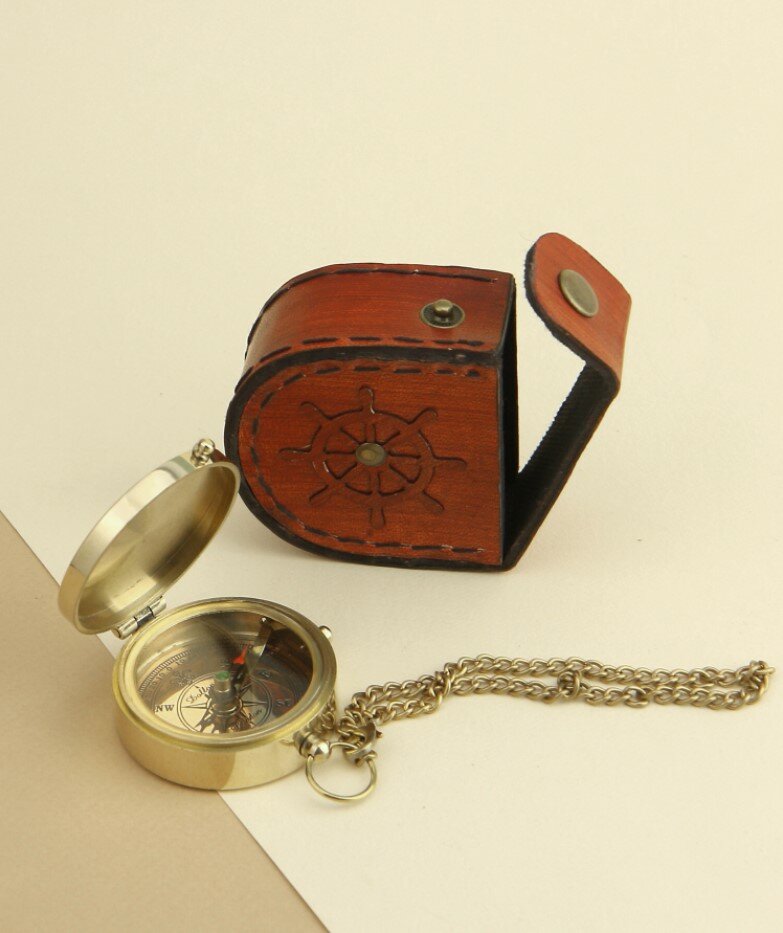 Карманный компас в кожаном футляре 7х7х3,5; d 5 см KSVA-TN-15-3296-B