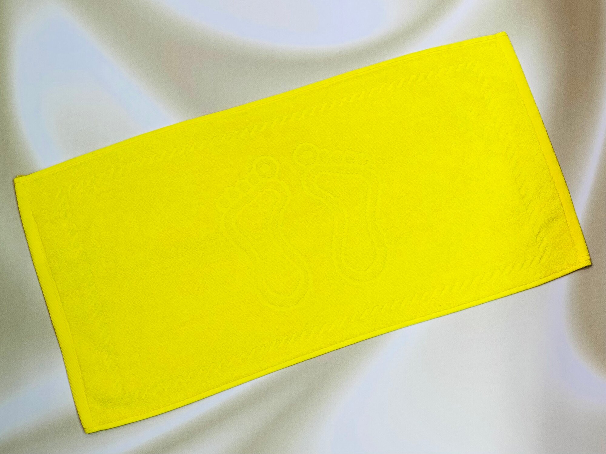 Махровое полотенце для ног, коврик для ног в ванную "Ножки" 30х60 см Лимон