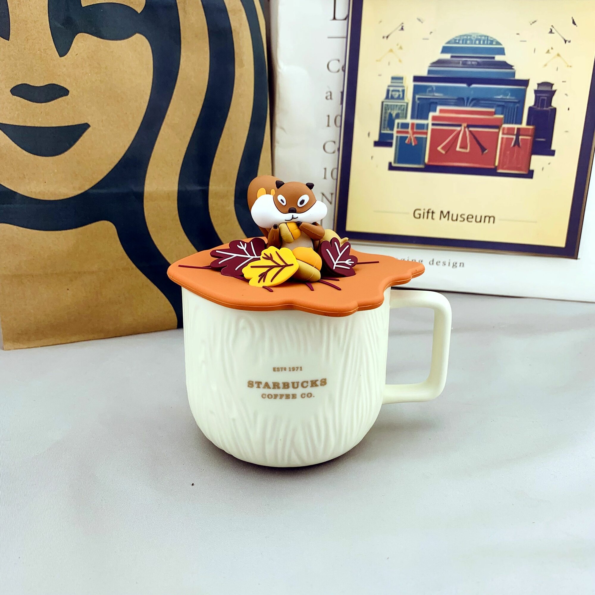 Керамическая кружка Starbucks с дизайном белки и кленового листа для горячих напитков