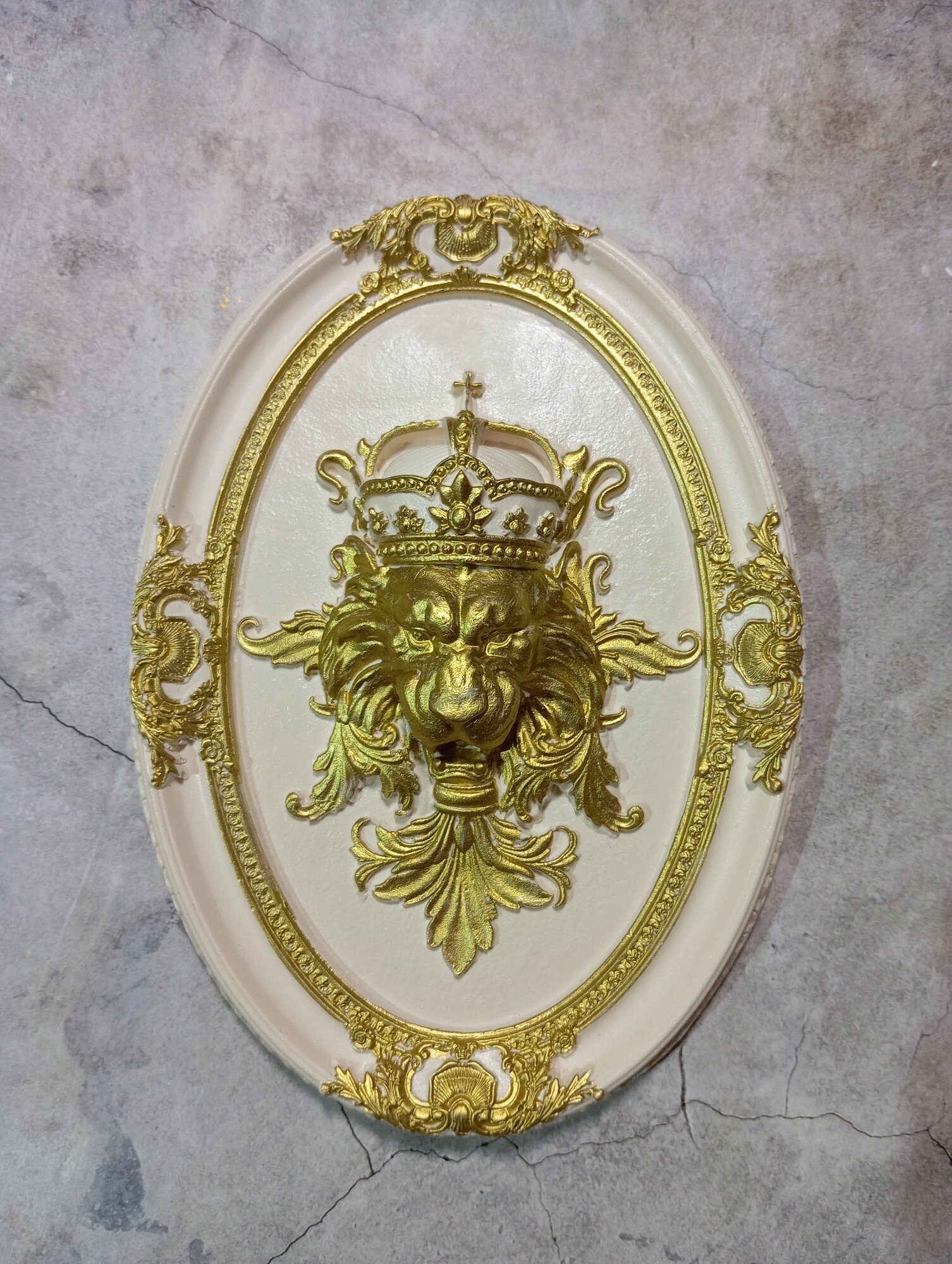 Настенный барельеф Лев в рамке