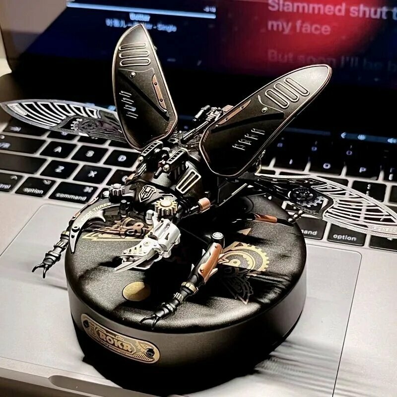 Металлический конструктор/жук, собранная модель/крылья вибрируют + светятся