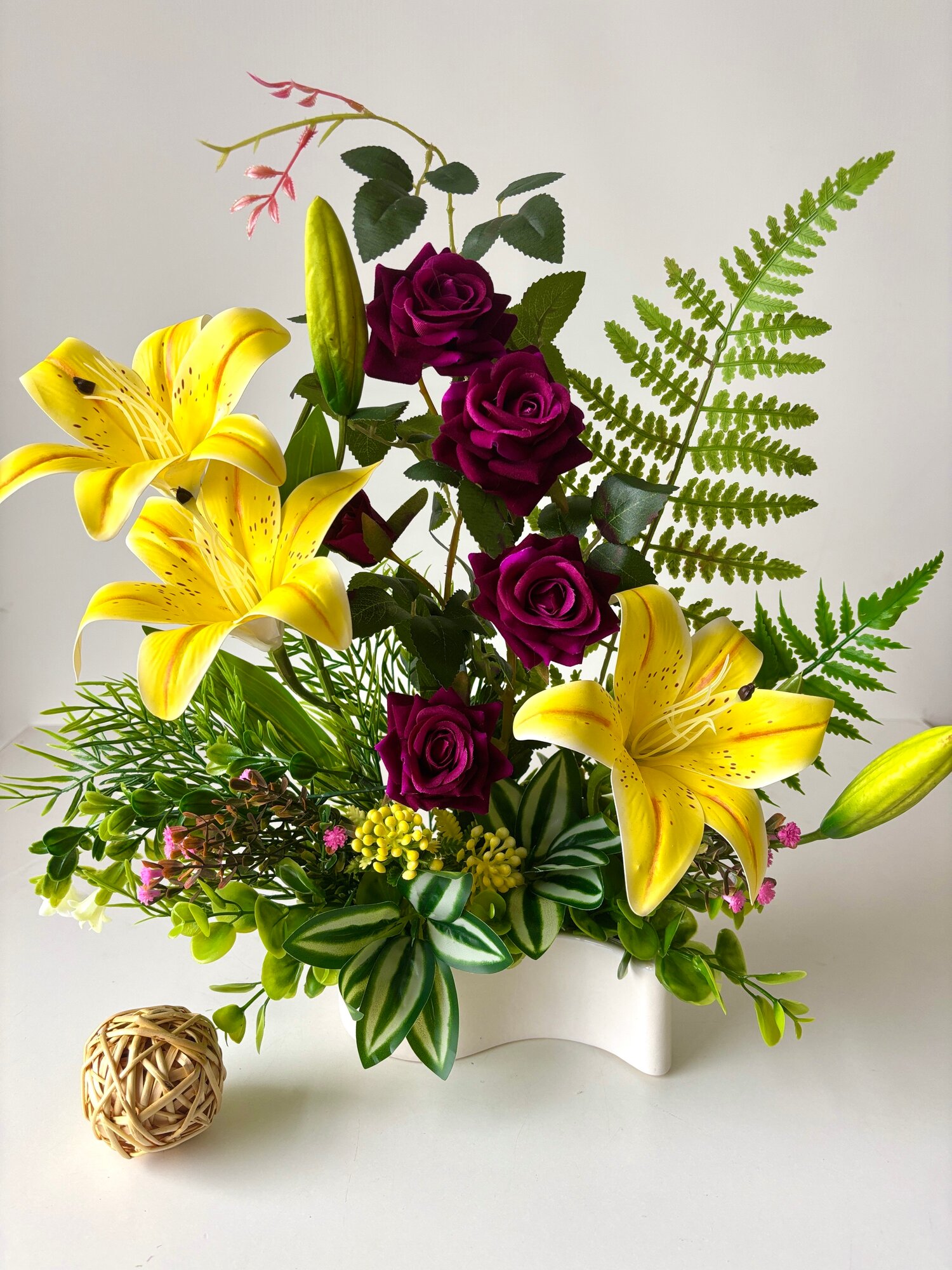 Искусственные цветы для декора в горшке- Роза, лилия, каллы в кашпо от ФлораВи