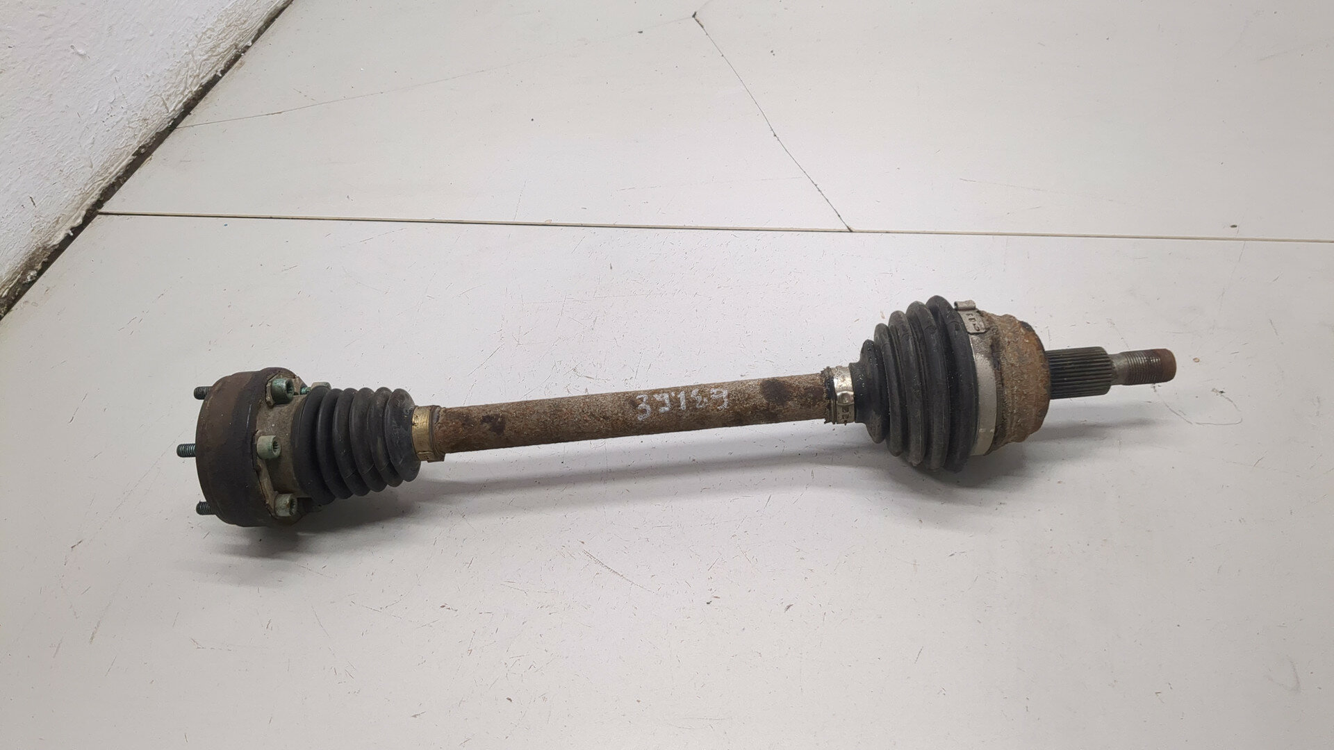 Полуось (вал, шрус) левая передняя Volkswagen Golf 4 Б/У