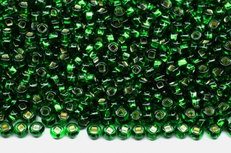 Бисер чешский PRECIOSA круглый 8/0 57060 зеленый, серебряная линия внутри, квадратное отверстие, 50г