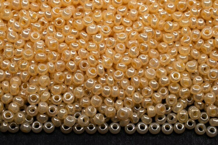 Бисер чешский PRECIOSA круглый 10/0 47112 кремовый непрозрачный, 2 сорт, 50г